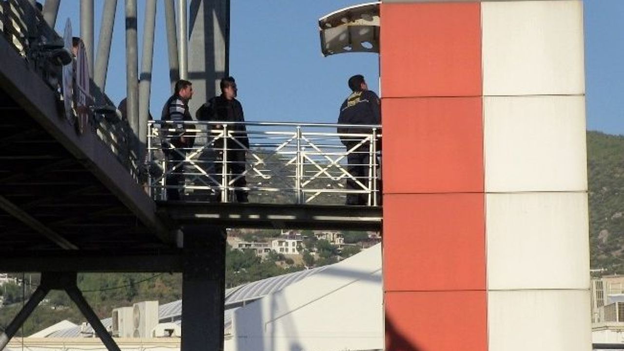 Asansörde mahsur kalan anne kız korku dolu anlar yaşadı - Kahramanmaraş ... Asansörde mahsur kalan anne kız korku dolu anlar yaşadı - Kahramanmaraş ...