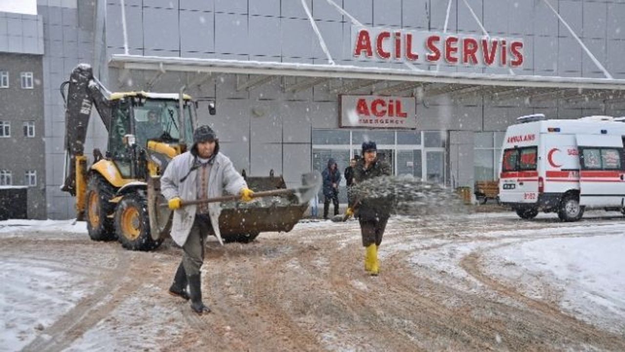 Gölbaşı ilçesinde don ve buzlanmaya karşı tuzlama çalışması yapıldı ...